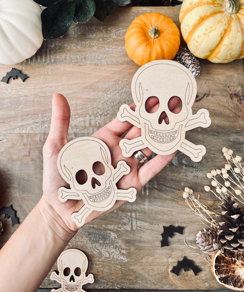10x Wooden Halloween Skull and Crossbones Decor | Halloween Decor | 3mm ...